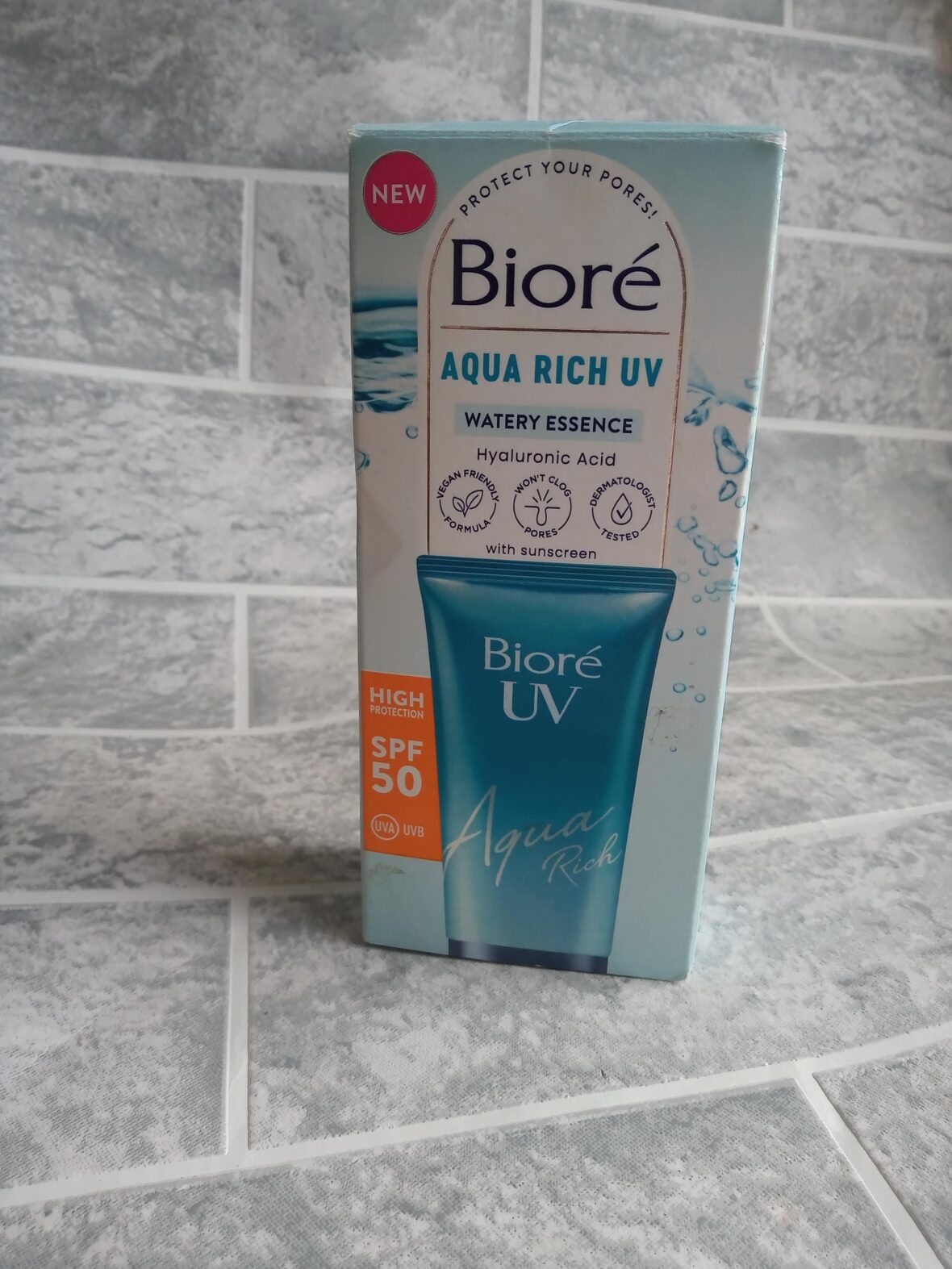 Reveal the Magic of Biore Aqua Rich UV Sunscreen