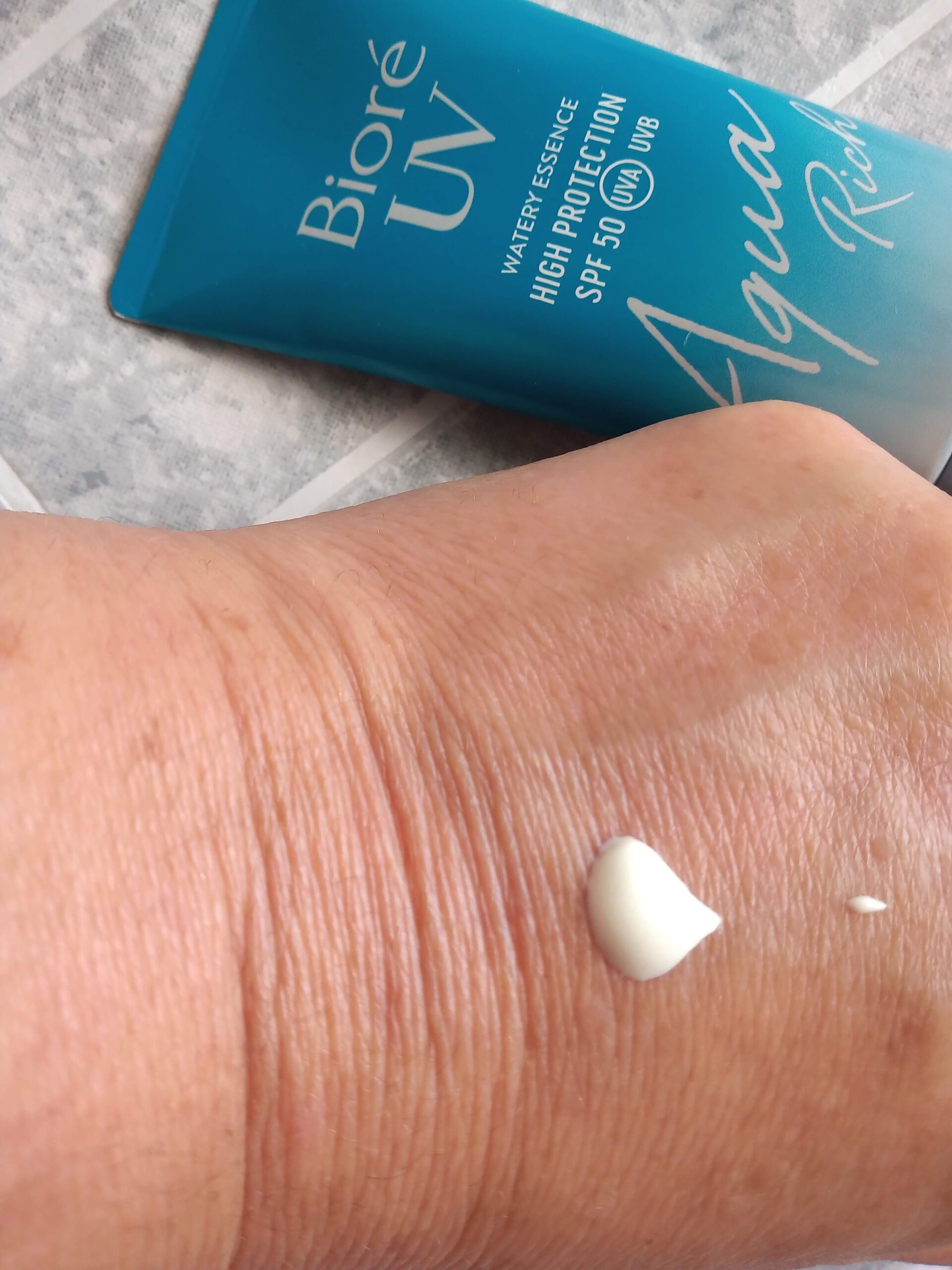 Reveal the Magic of Biore Aqua Rich UV Sunscreen