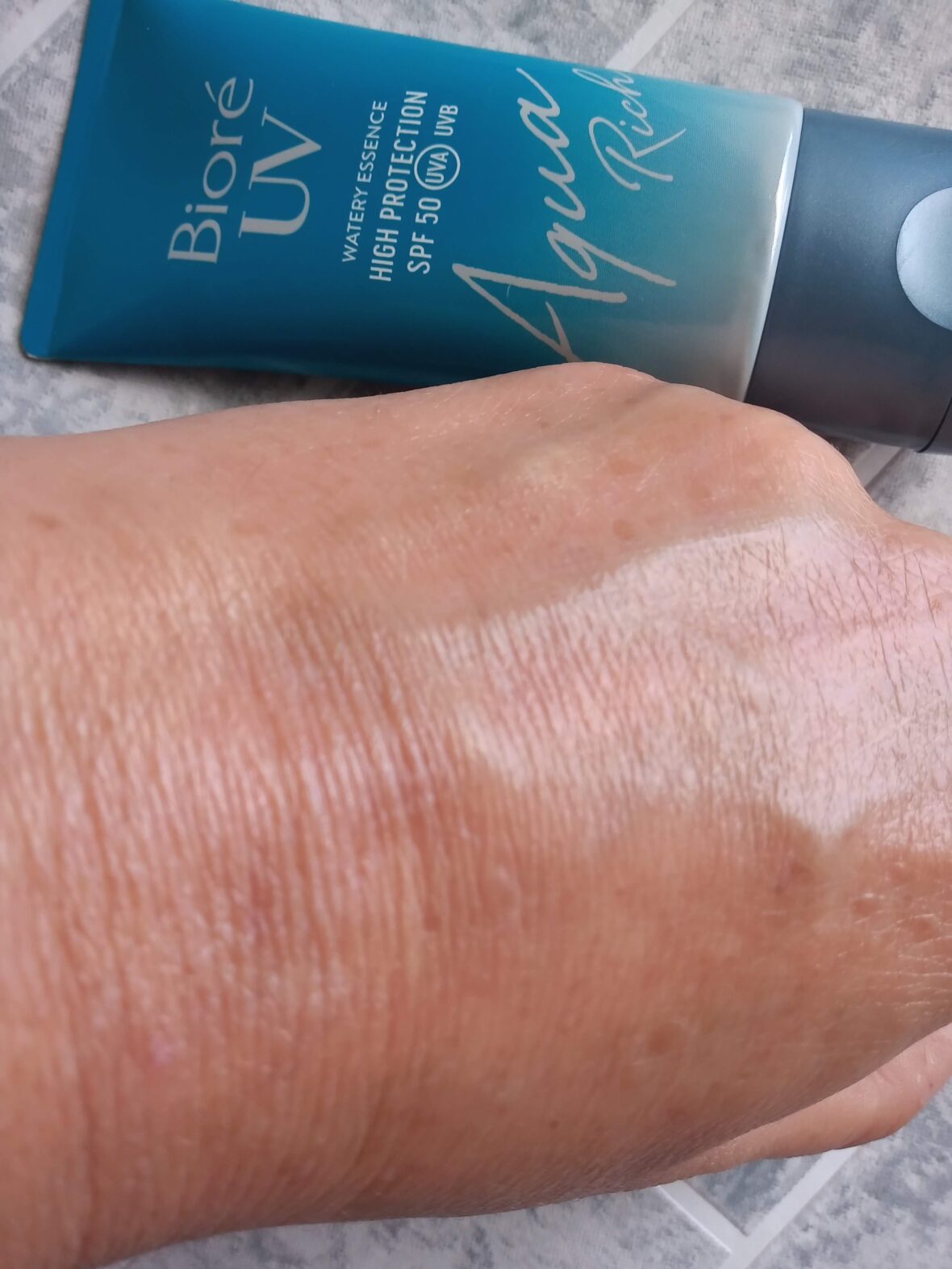 Reveal the Magic of Biore Aqua Rich UV Sunscreen