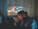 The Surprising Effects Of Blue Light on the Skin: What You Need to Know